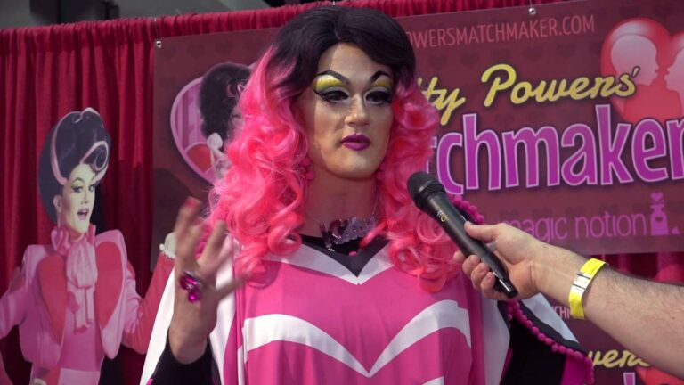 Guía de Citas de Kitty Powers' Matchmaker | CityGame